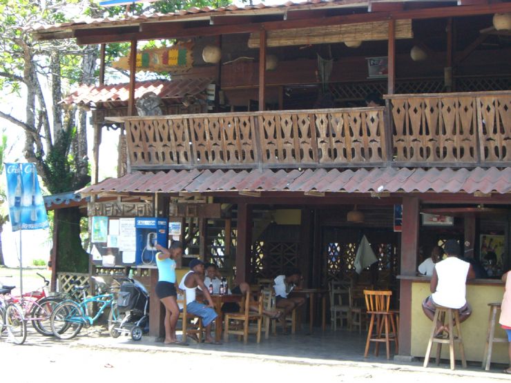 http://www.govisitcostarica.com/images/photos/full-manzanillo-bar.JPG ...